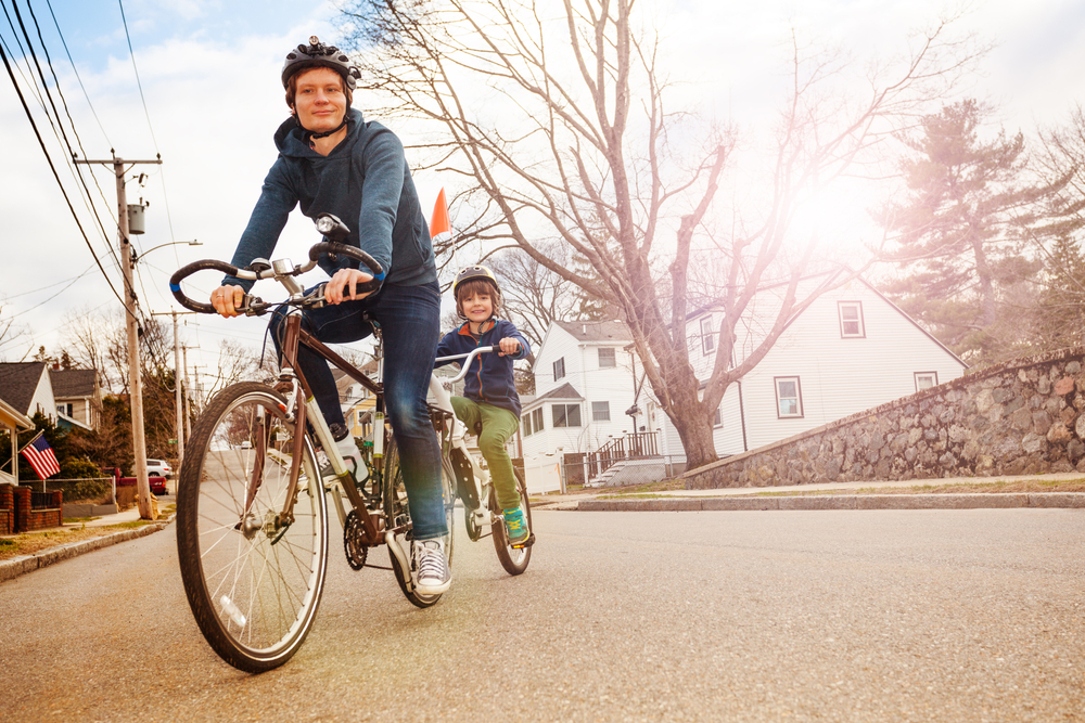 Le vélo suiveur, une solution pour bien rouler avec son enfant